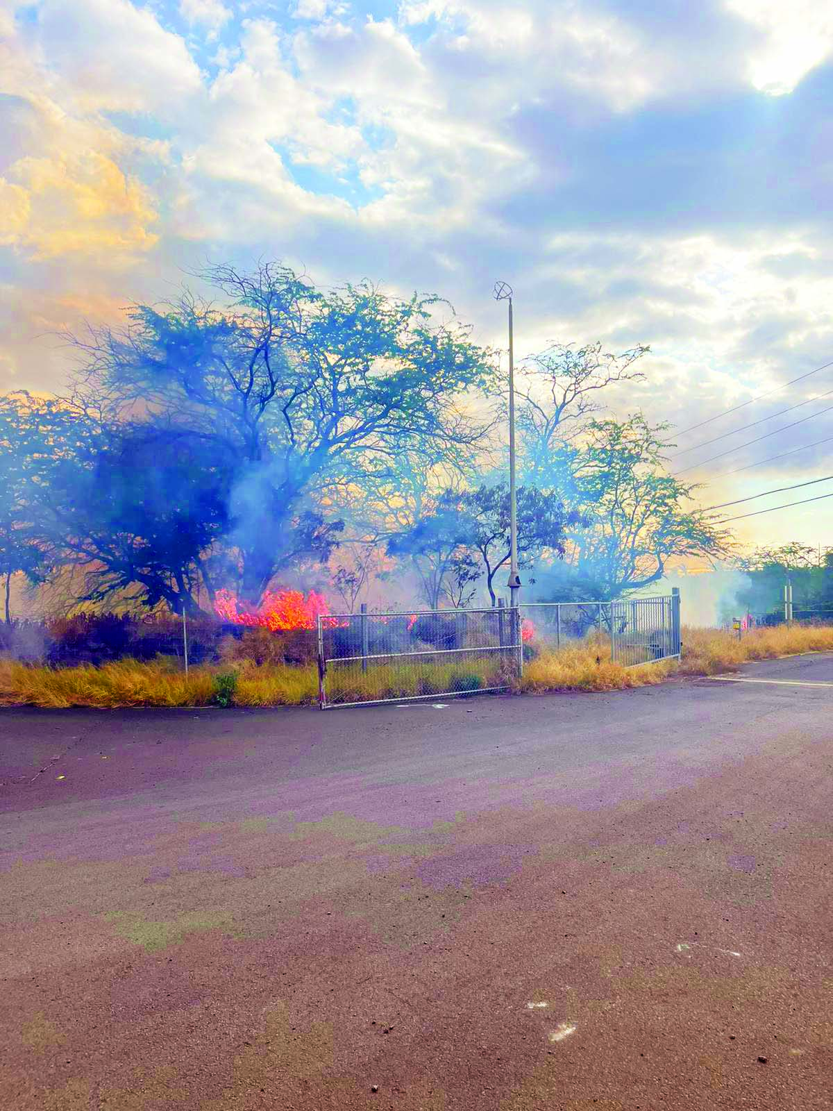 4 acres burned in Kihei brush fire | News, Sports, Jobs - Maui News